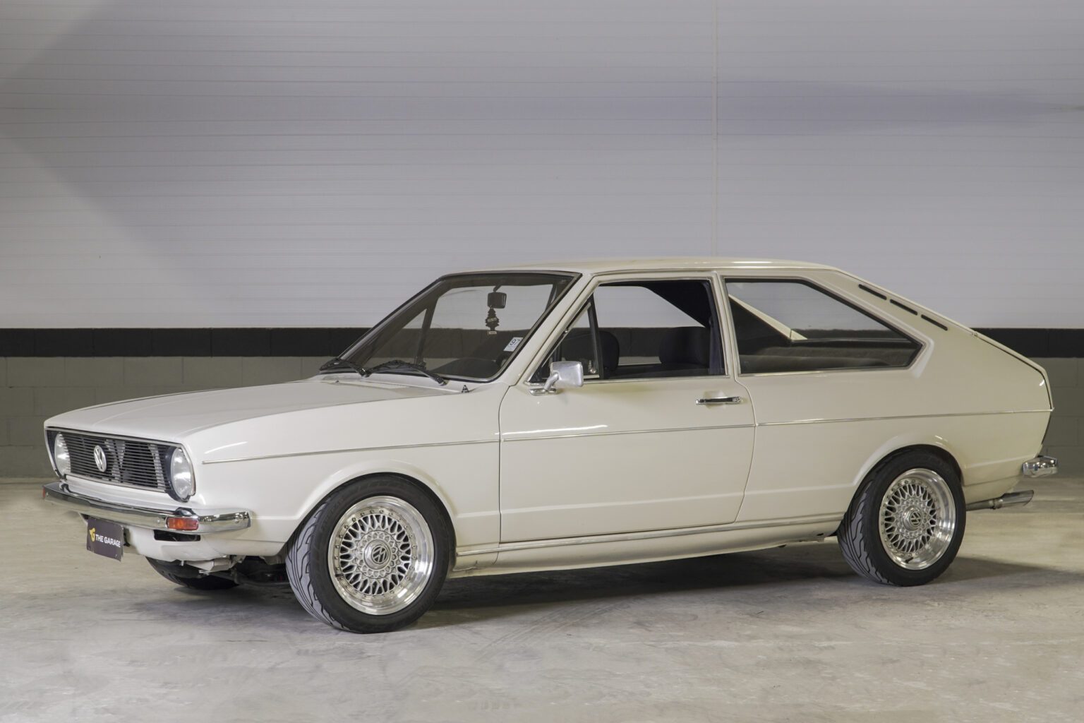 1975 Volkswagen Passat LS - Carros Clássicos - The Garage